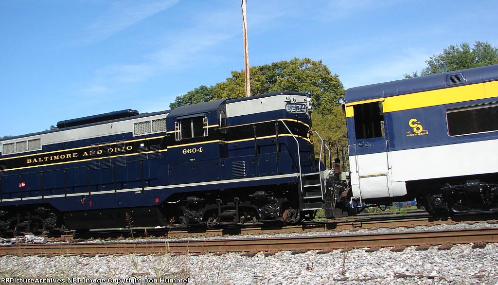 B&O 6604 Short hood view